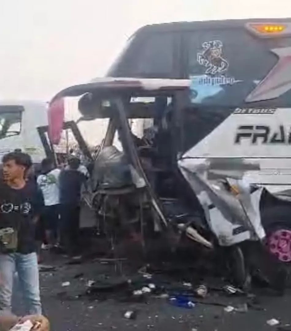 Bus Rombongan Suporter Persebaya Surabaya Kecelakaan di Tol Pekalongan, Diduga Mobil Bawa Rokok ...