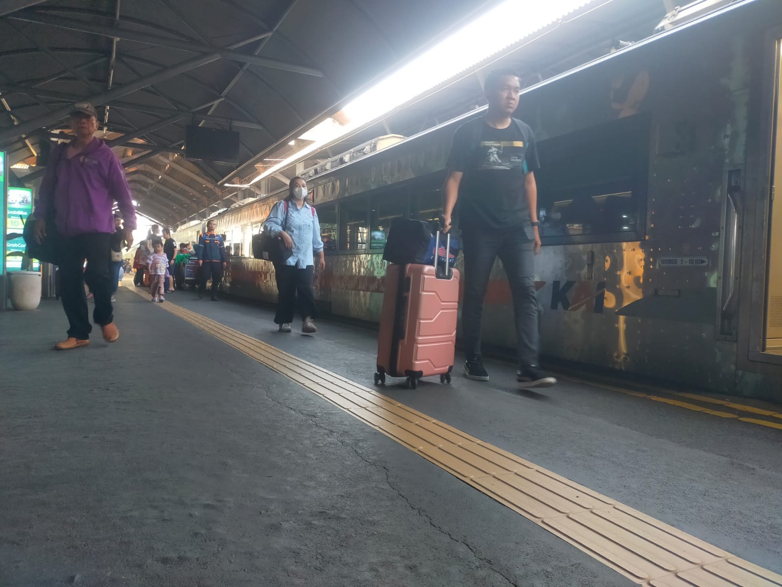 Libur Panjang Waisak, KAI Daop 8 Surabaya Operasikan 6 KA Tambahan – AIAnews.id